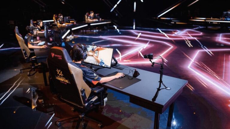 Best Monitors For Valorant in 2025 – Monitors Hype